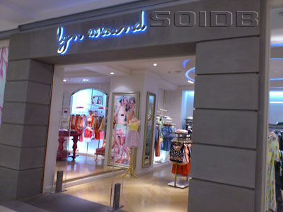 Lyn Around - CentralWorld [Bangkok - Store] - SoiDB Thailand